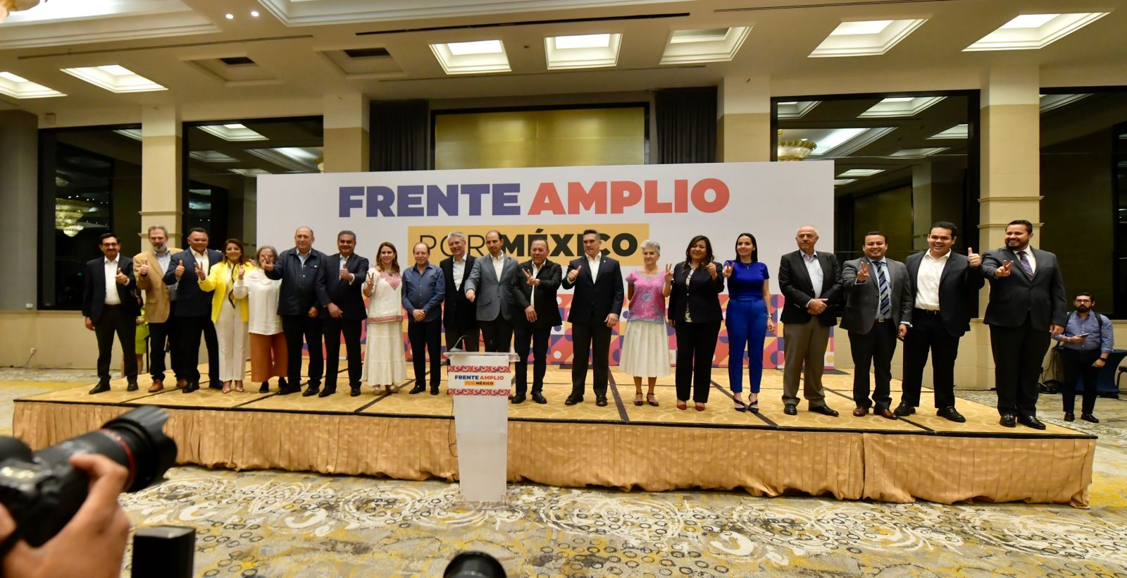 Presentan al Comité Organizador del Frente Amplio por México - 88.9 ...