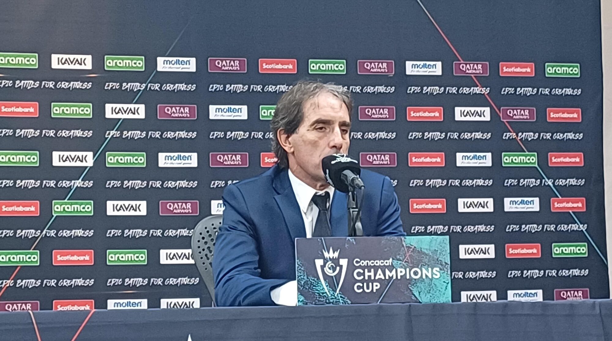 Guillermo Almada deja al Valladolid y dirigirá al Oviedo - 88.9 Noticias