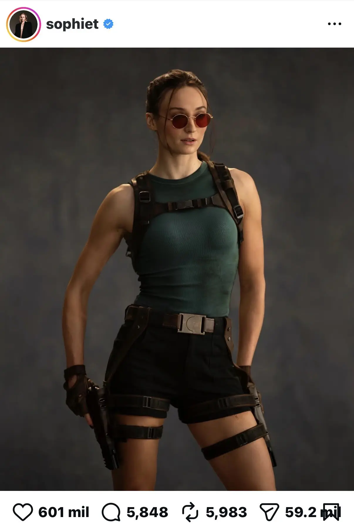 Sophie Turner se deja ver como "Lara Croft" - 88.9 Noticias